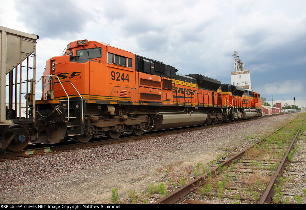 BNSF 9244